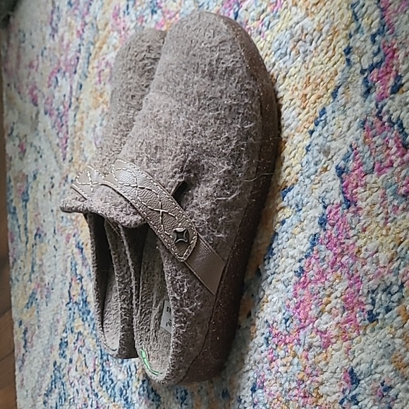 Earth Origins | Shoes | Earth Origins Aurora Janet Oatmeal Felt Clogs ...